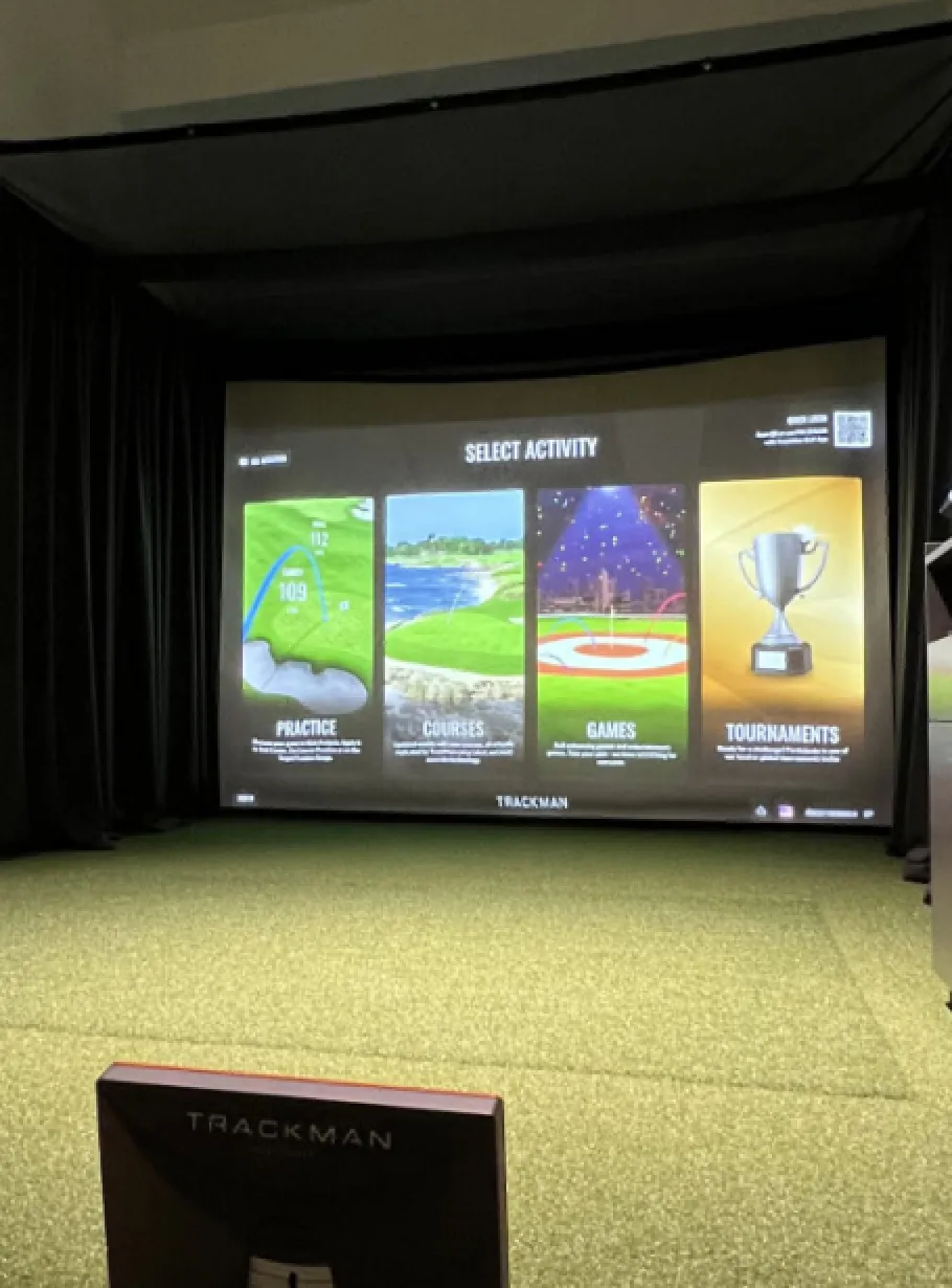 Trackman Simulador de Golf Privado - Tu Refugio de Golf
